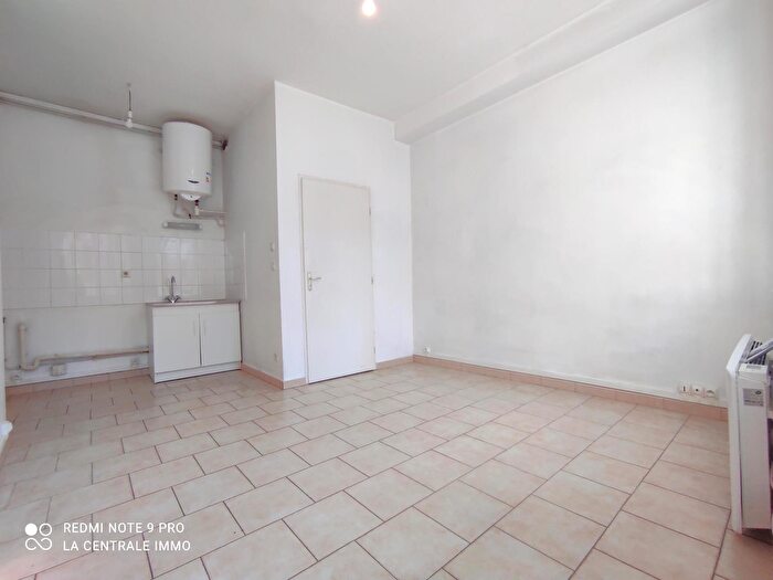 Appartement à louer - Givors, Centre-ville - 1 pièce