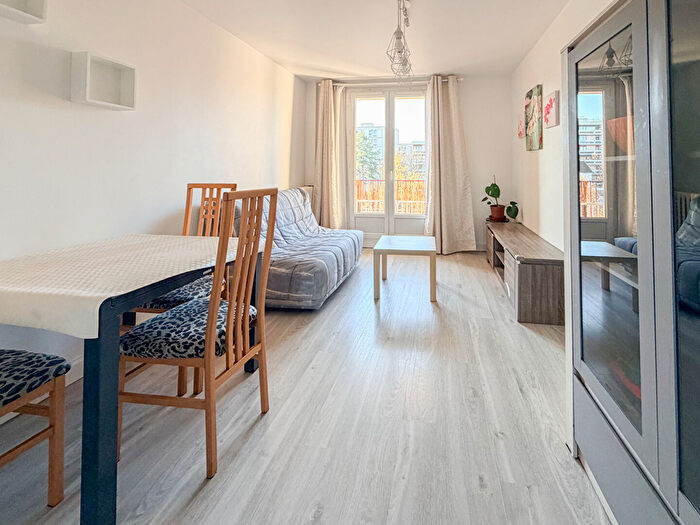 Appartement à louer - Nanterre, Vieux Pont - 3 pièces - 2 chambres