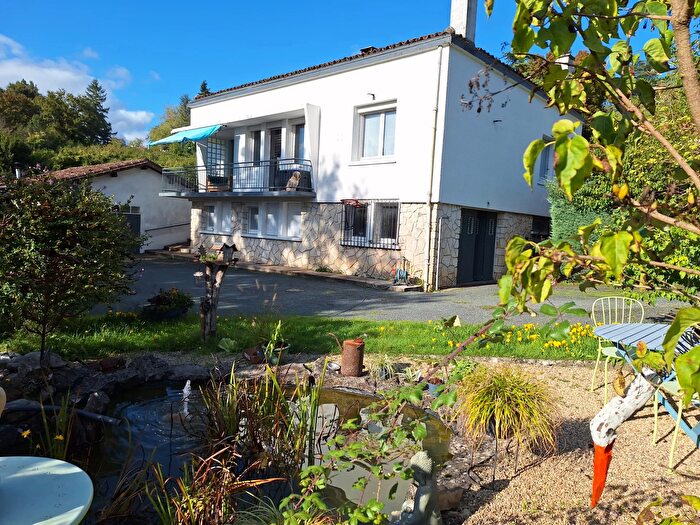 Maison à vendre - Charroux - 7 pièces - 3 chambres