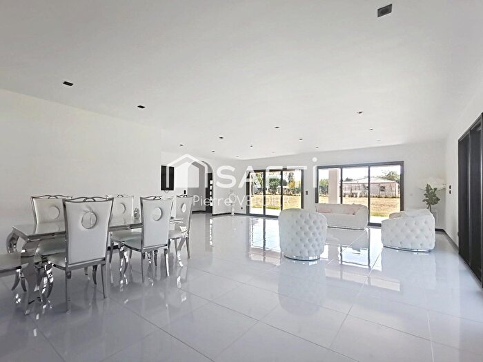 Maison à vendre - Ambarès-et-Lagrave, Centre-ville, Lagrave, Les Erables, Chêne Vert - 4 pièces - 3 chambres