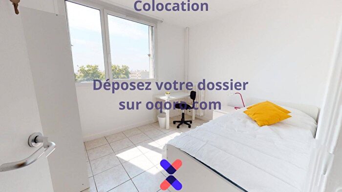 Appartement à louer - Le Bachut, Lyon ème arrondissement - 5 pièces - 4 chambres