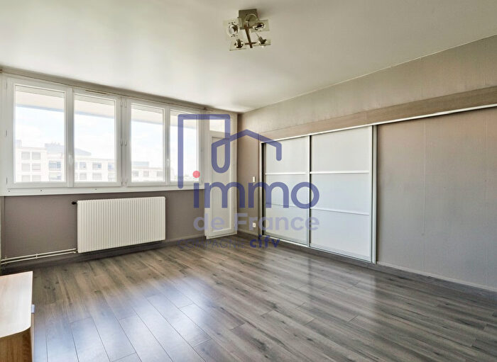 Appartement à vendre - Vénissieux - 4 pièces - 2 chambres