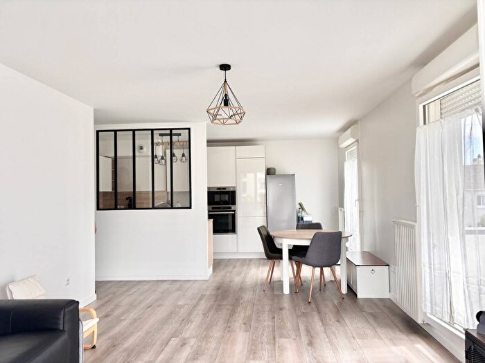 Appartement à louer - La Couture du Moulin, Thiais - 4 pièces - 3 chambres