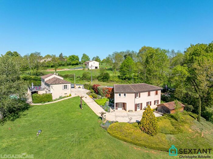 Maison à vendre - Beauronne - 12 pièces - 7 chambres