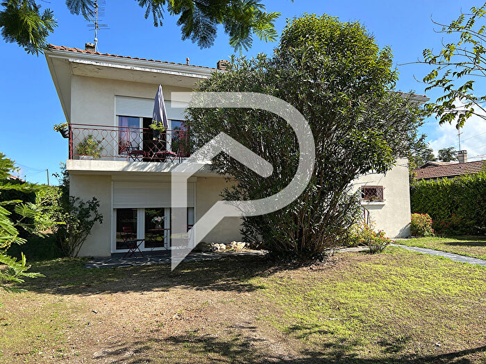 Maison à vendre - Coutras - 7 pièces - 4 chambres