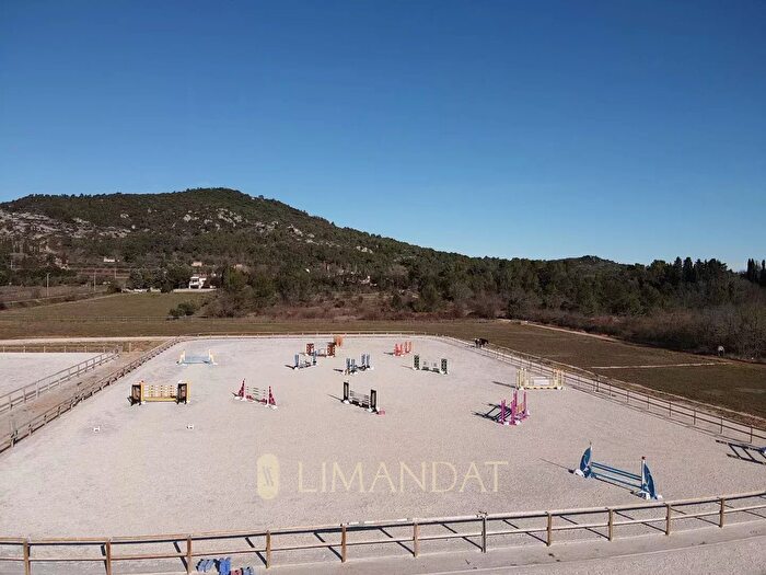 Maison à vendre - Brignoles - 8 pièces - 4 chambres