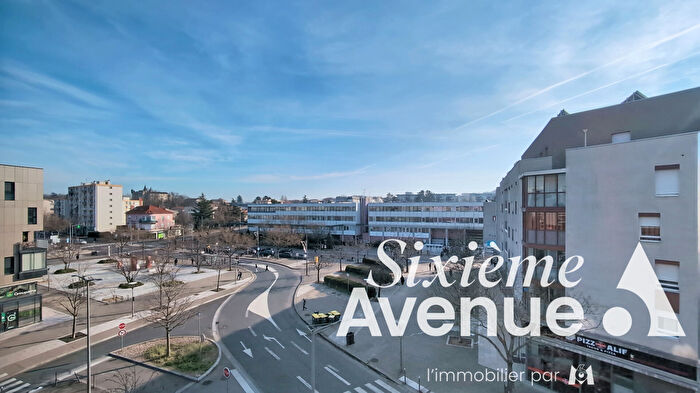 Appartement à vendre - Saint-Priest, Centre-ville - 5 pièces - 3 chambres