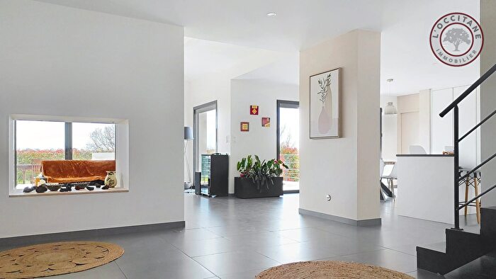 Maison à vendre - LIsle-Jourdain - 6 pièces - 5 chambres