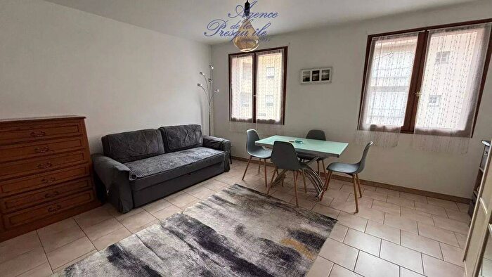 Appartement à louer - Centre Ville, Carqueiranne - 1 pièce