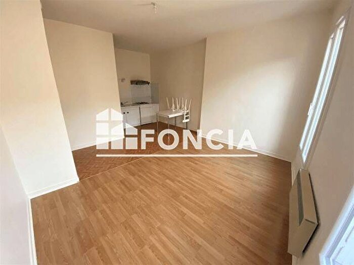 Appartement à louer - Centre Sud, Châtellerault - 1 pièce