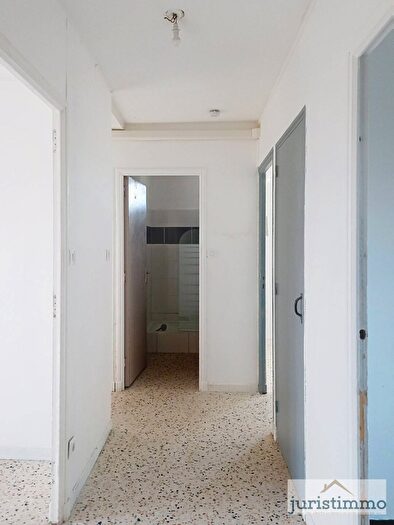 Appartement à louer - Est, Bollène - 4 pièces - 3 chambres