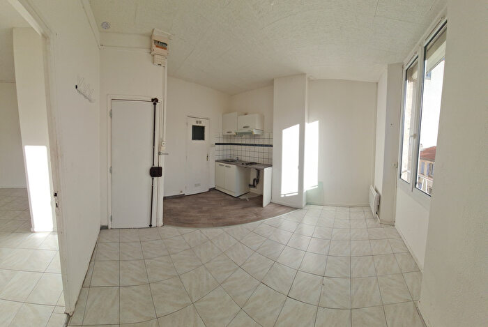 Appartement à louer - Marseille e , Chutes Lavie - 2 pièces - 1 chambre