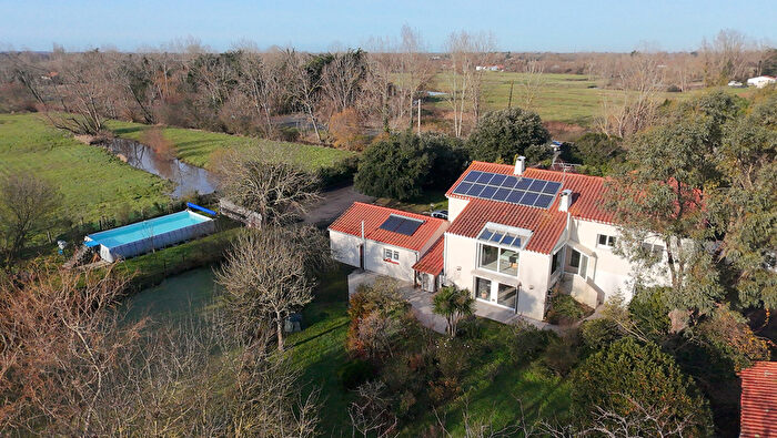 Maison à vendre - Le Perrier - 7 pièces - 4 chambres