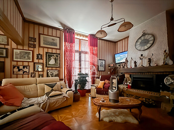 Maison 11 pièces à Berry-au-Bac, à vendre