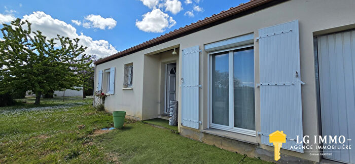 Saint-André-de-Lidon : Maison 3 pièces à vendre