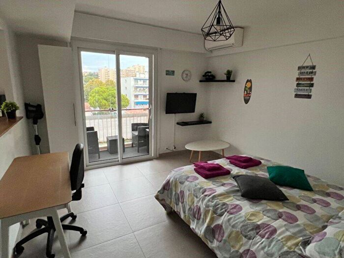 Appartement à louer - Fontmerle, Antibes - 1 pièce