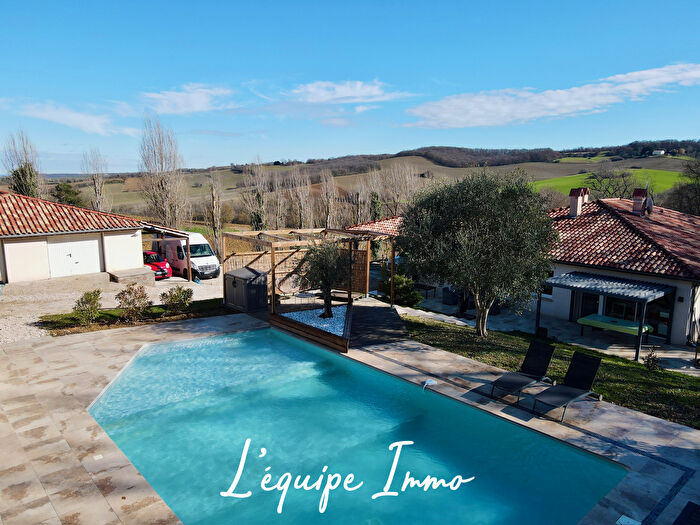 Maison à vendre - LIsle-Jourdain - 6 pièces - 4 chambres