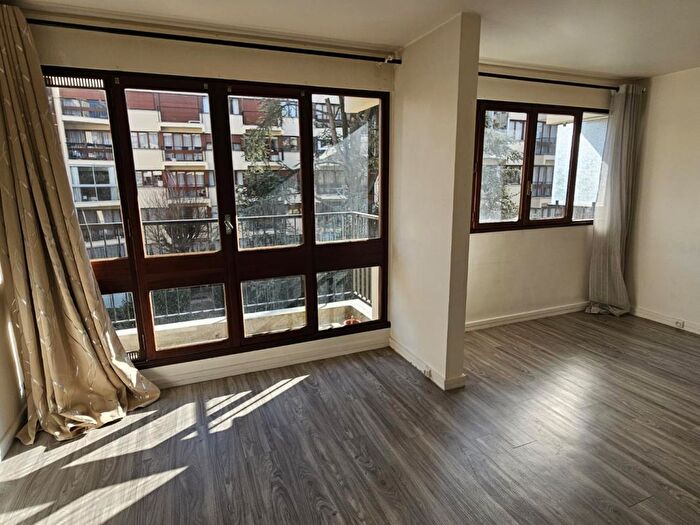 Appartement à louer - Le Chesnay, Tartre - 1 pièce