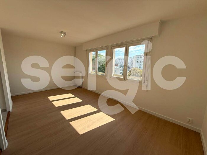 Appartement 1 pièce à louer - Bois dAmour-Porte de Paris-Courlancy, Reims