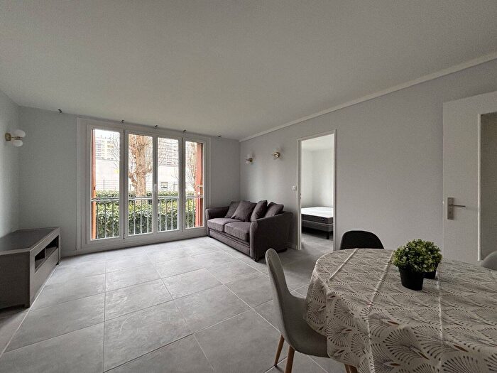 Appartement à louer - La Fontaine-Parc des Sceaux-Croix de Berny-Centre Ville, Antony - 4 pièces - 3 chambres