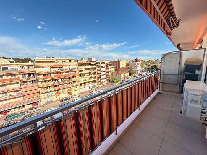 Appartement à louer - Collettes Bréguières-Les Vaux, Cagnes-sur-Mer - 3 pièces - 2 chambres