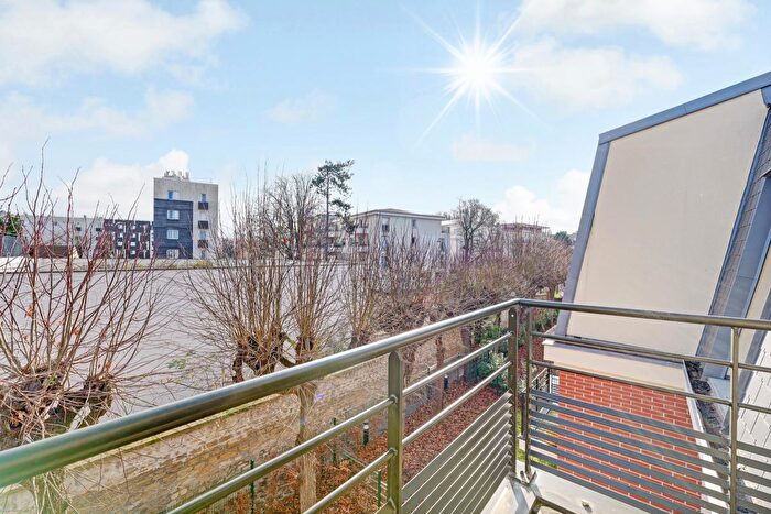 Appartement à vendre - Verneuil-sur-Seine, Centre-ville, Gare - 3 pièces - 2 chambres