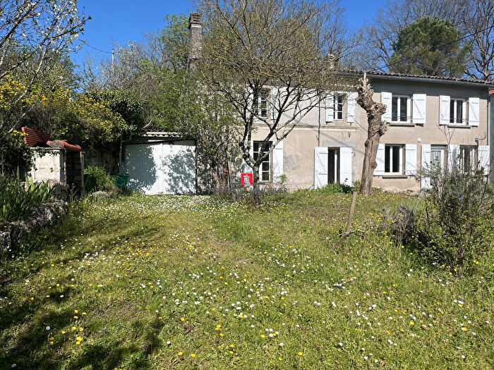 Maison à louer - Prignac-et-Marcamps - 4 pièces - 3 chambres