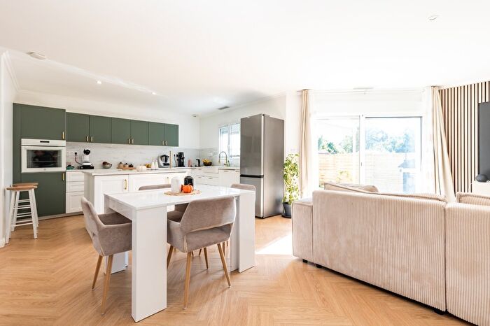 Maison à vendre - Pessac, CCLAPS, La Châtaigneraie - 4 pièces - 3 chambres