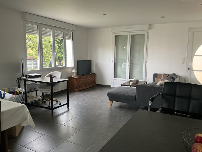 Saint-Martin-de-Fraigneau : Appartement 5 pièces à louer
