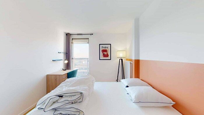 Appartement à louer - Parc-La Boule- Champs Pierreux, Nanterre - 1 pièce