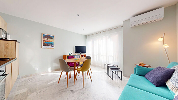 Appartement à vendre - Saint-Raphaël, Centre-ville - 3 pièces - 2 chambres