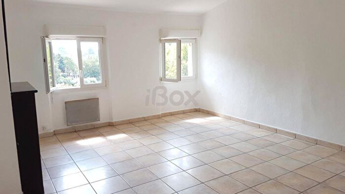 Appartement 3 pièces à Le Revest-les-Eaux, à louer
