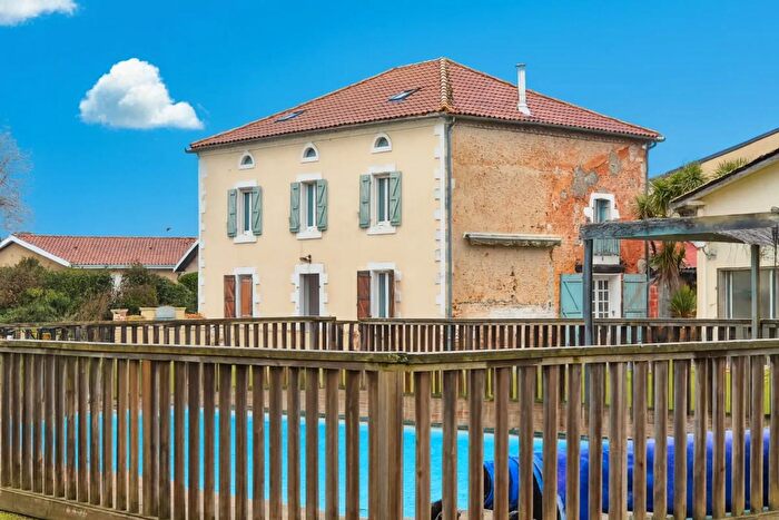 Maison à vendre - Aubagnan - 8 pièces - 6 chambres