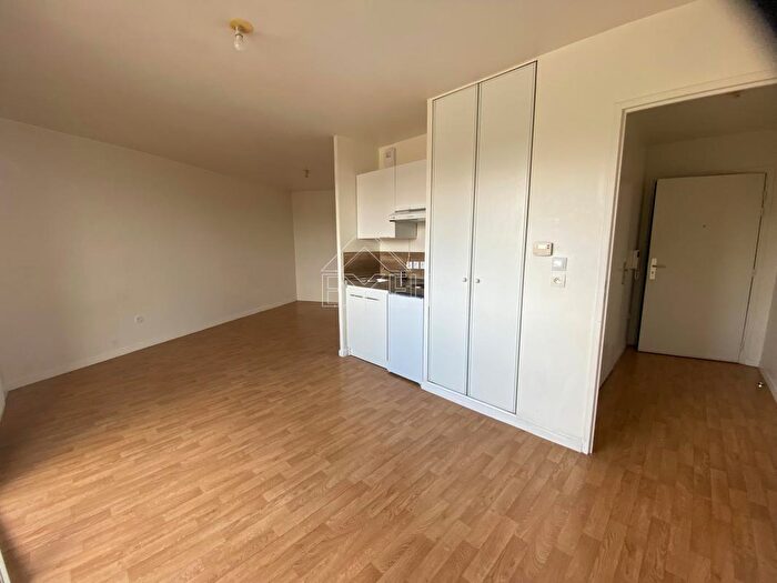 Mantes-la-Jolie, Centre-ville : Appartement 1 pièce à louer
