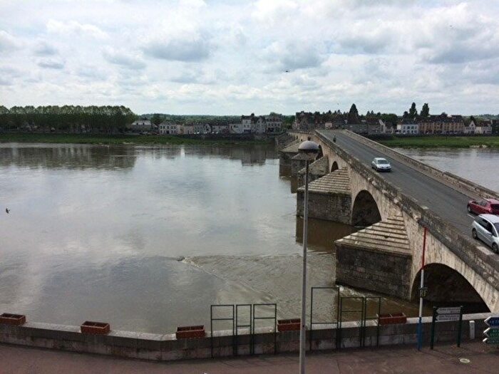 Appartement à vendre - Gien, Centre-ville - 4 pièces - 3 chambres