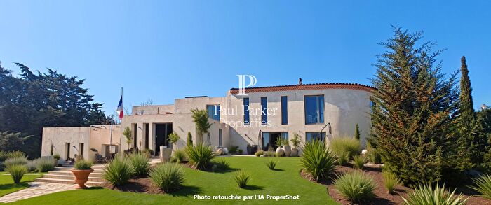 Maison à vendre - Arles, Pont de Crau, Moulès - 14 pièces - 7 chambres