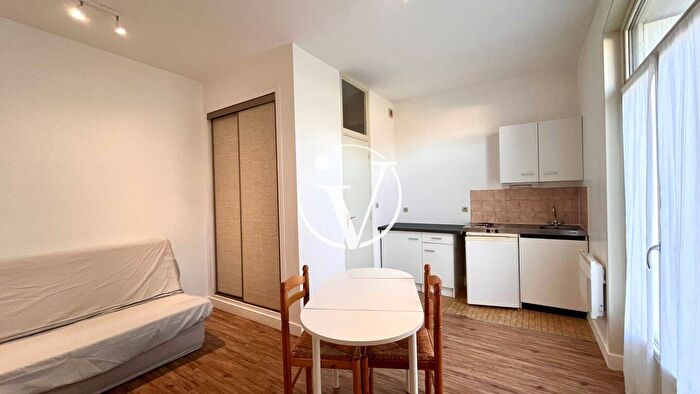 Appartement à louer - Provinces Jean Emond, Vendome - 1 pièce