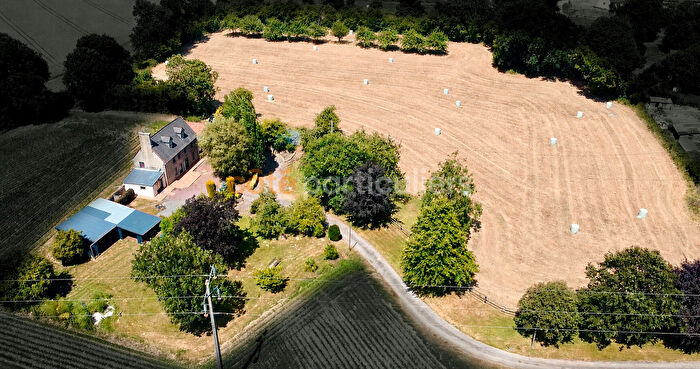 Maison 8 pièces à Champcervon, à vendre