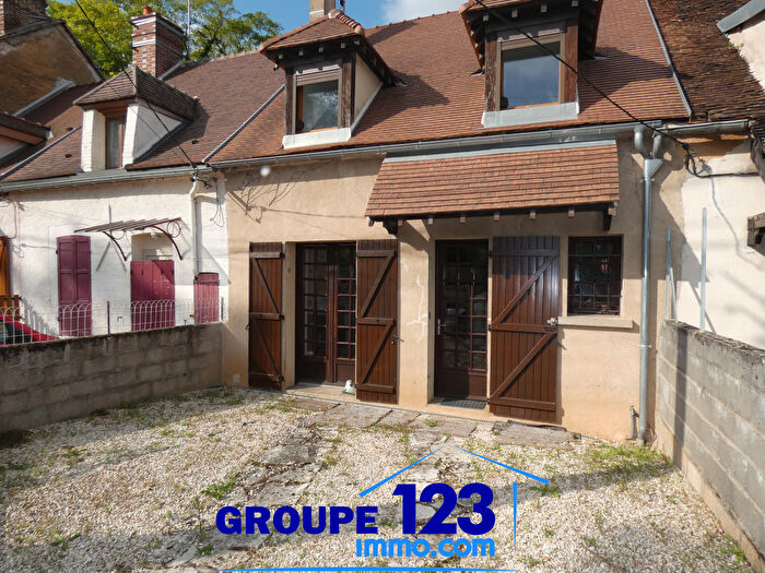 Laroche-Saint-Cydroine : Maison 2 pièces à vendre