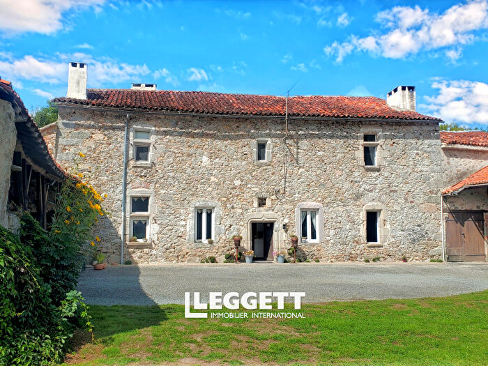 Maison à vendre - La Forêt-sur-Sèvre - 10 pièces - 4 chambres