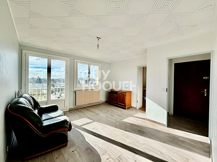 Appartement à vendre - Vaulx-en-Velin, Village - 4 pièces - 3 chambres