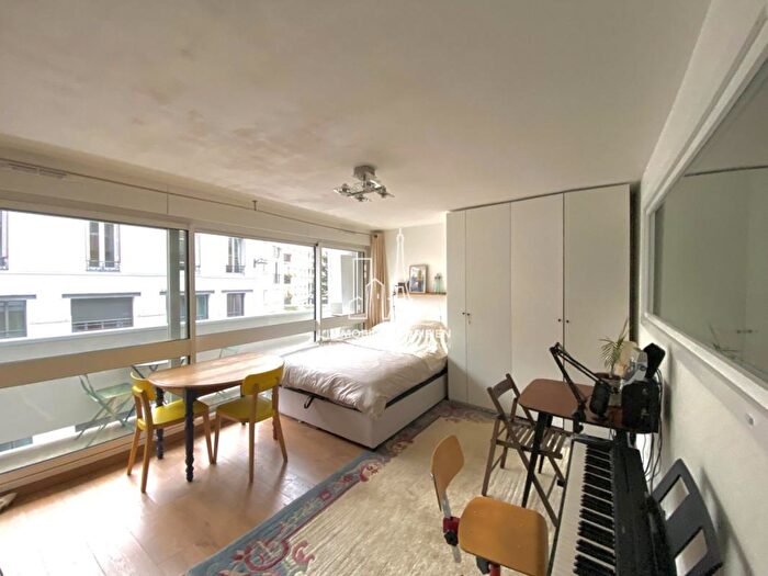 Appartement à vendre - Paris e , Grandes Carrières, Clichy - 1 pièce