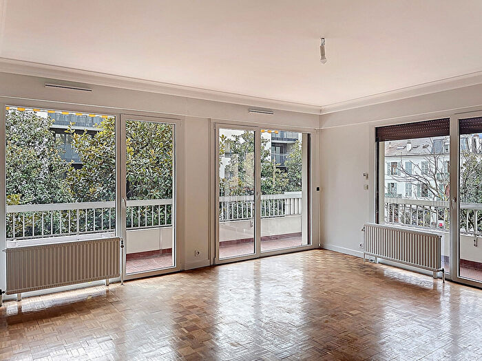 Appartement à louer - Aix-les-Bains, Centre-ville - 4 pièces - 2 chambres