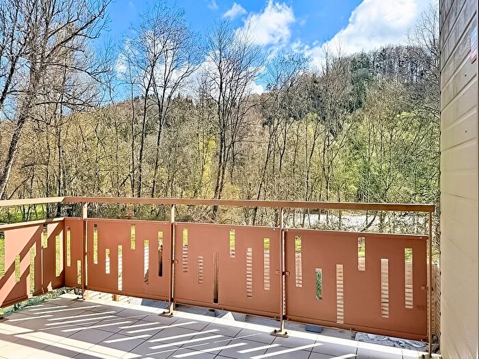 Appartement à louer - Saint-Martin-Bellevue - 3 pièces - 2 chambres