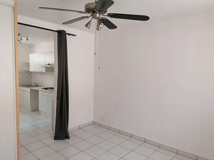 Appartement à louer - Centre Ville, Port-la-Nouvelle - 1 pièce