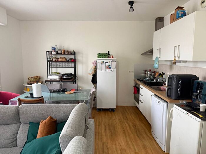 Appartement à louer - Gare-Senelle-Pont de Paris, Laval - 3 pièces - 2 chambres