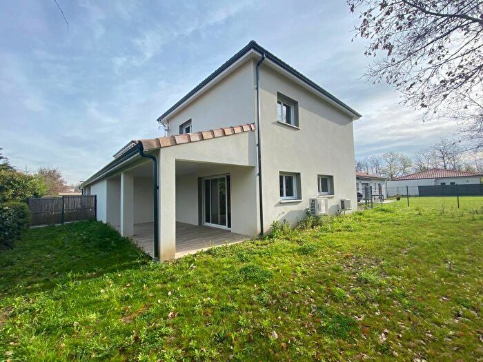 Maison 4 pièces à louer à Montbartier