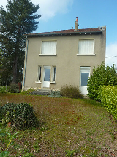 Maison à vendre - Montmorillon - 5 pièces - 4 chambres