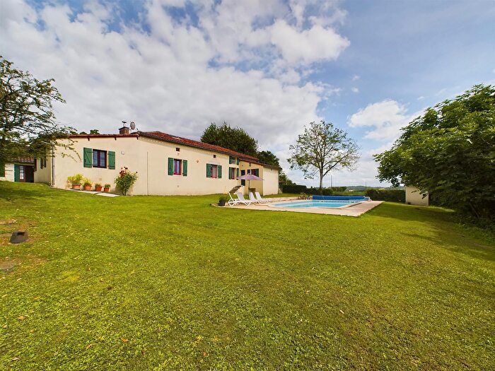 Maison à vendre - Verteillac - 6 pièces - 5 chambres