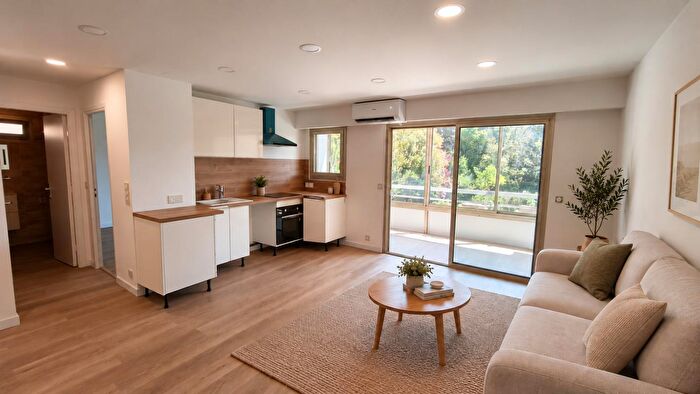 Appartement 2 pièces à vendre à Cannes, Californie Pezou